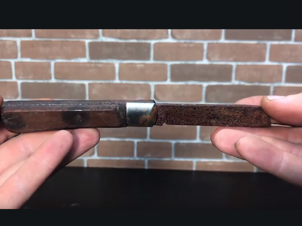 This Rusty Pocket Knife Restoration Proves Nothing’s Junk If You Work ...