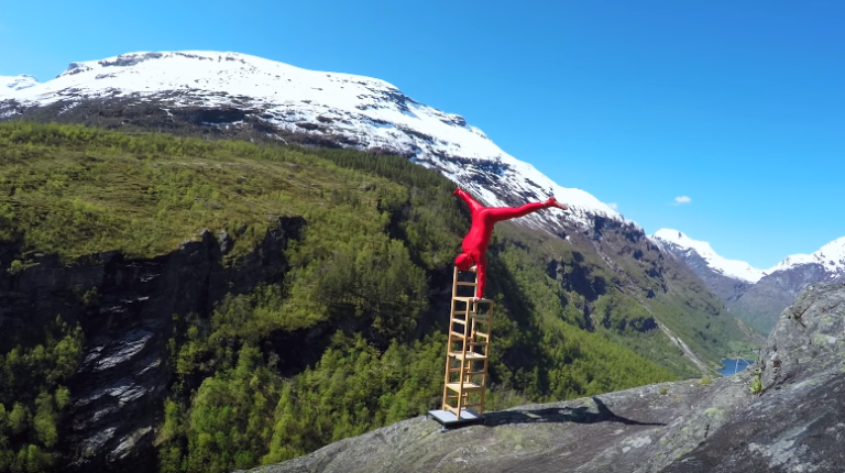This Man Does The World’s Most Incredible Balancing Tricks – Page 17 ...