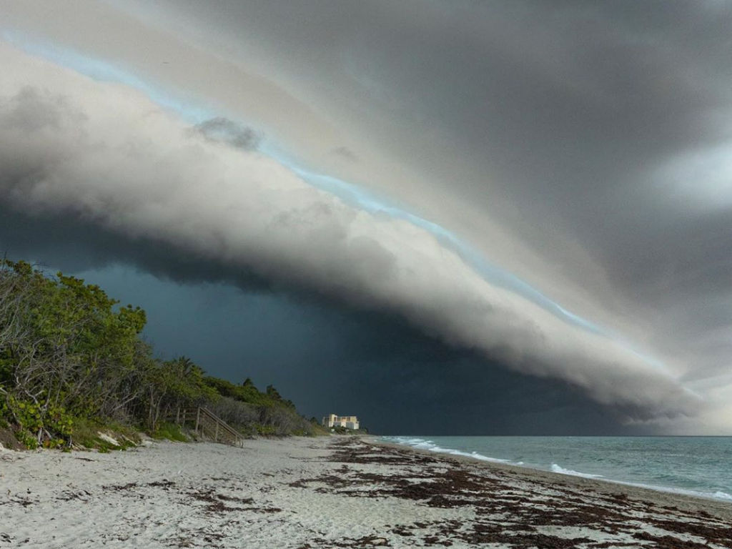 Insane Photos of Wild and Terrifying Weather – Page 13 – Obsev