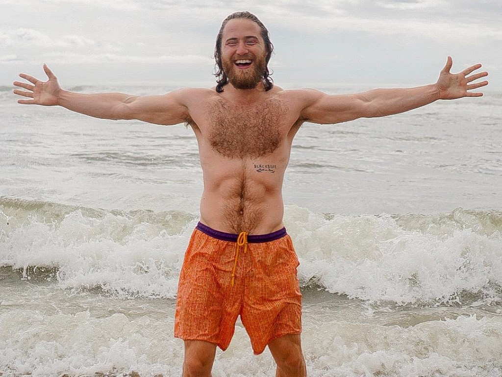 Real-Life Forrest Gump Sets Out to Walk Across America— Until He Finds ...