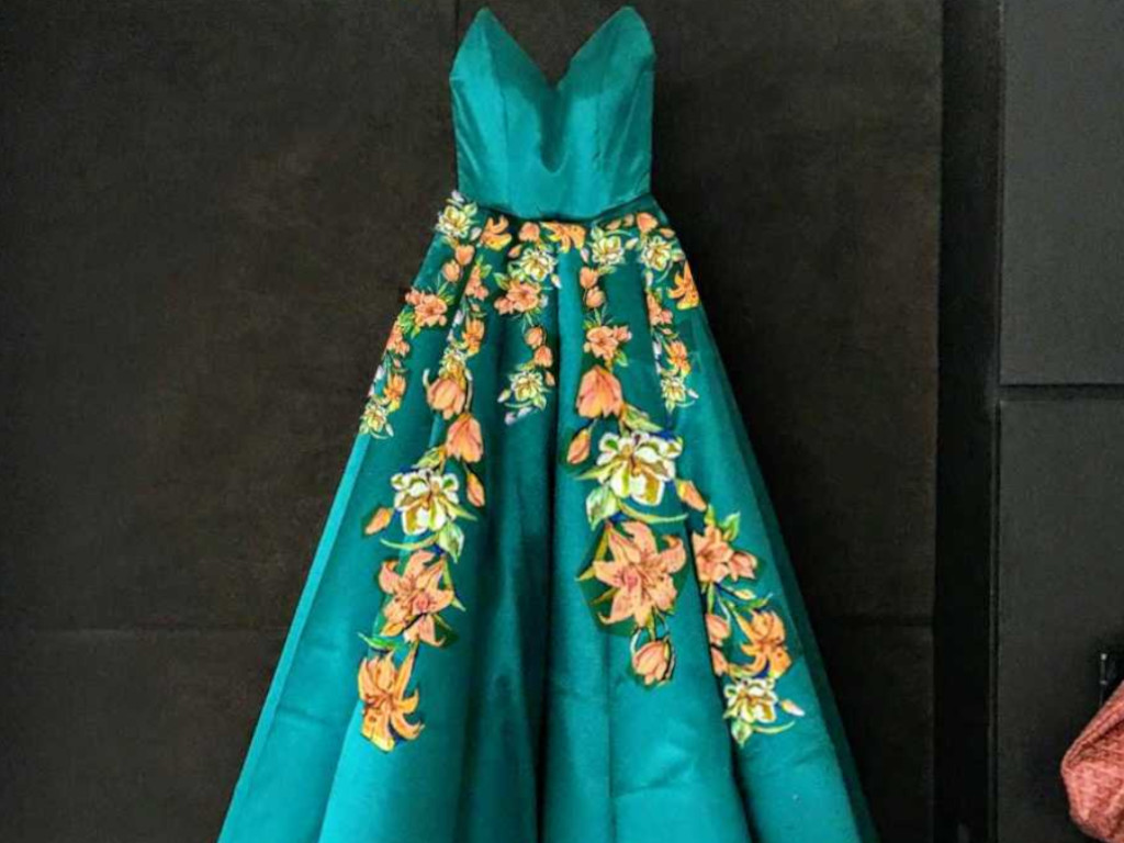 This High School Student Made Her Own Prom Dress From Scratch and Left ...