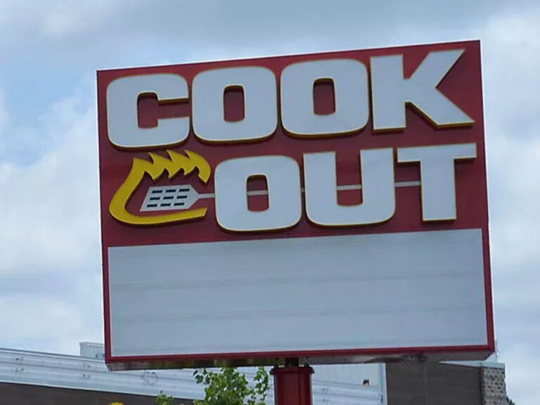 When a Restaurant Refused to Serve a Man, He Returned the Next Day in ...